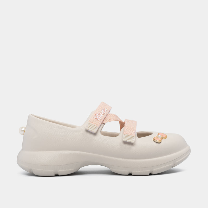 Shondo brand of comfortable and trendy shoes for young people