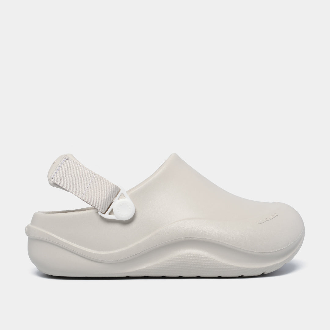 SUKE plastic molded clogs for men and women white